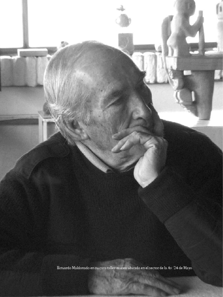 Estuardo Maldonado en su casa-taller-museo ubicado en el sector de la ...