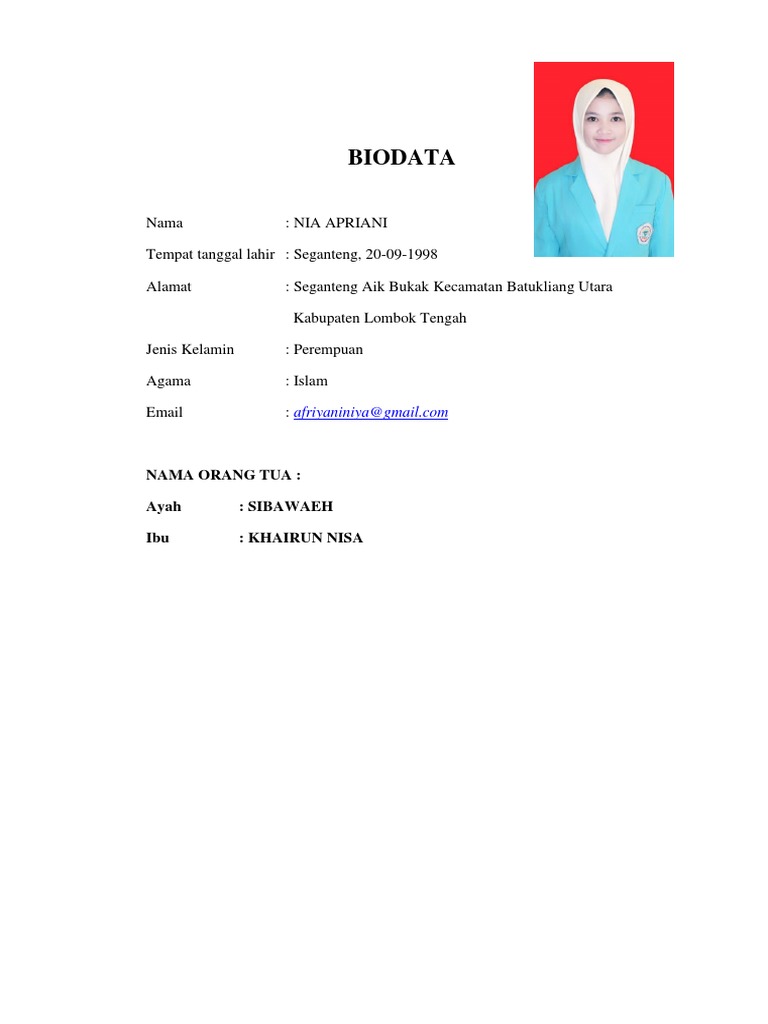 Biodata Nia Apriani | PDF