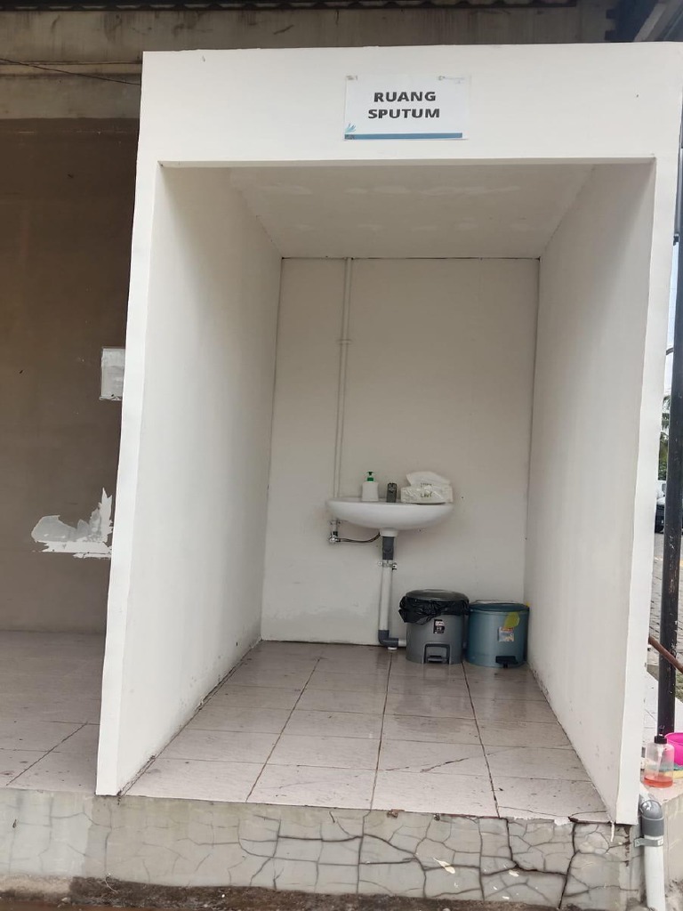 Sputum Booth 2 Tempat Sampah Dari Luar | PDF