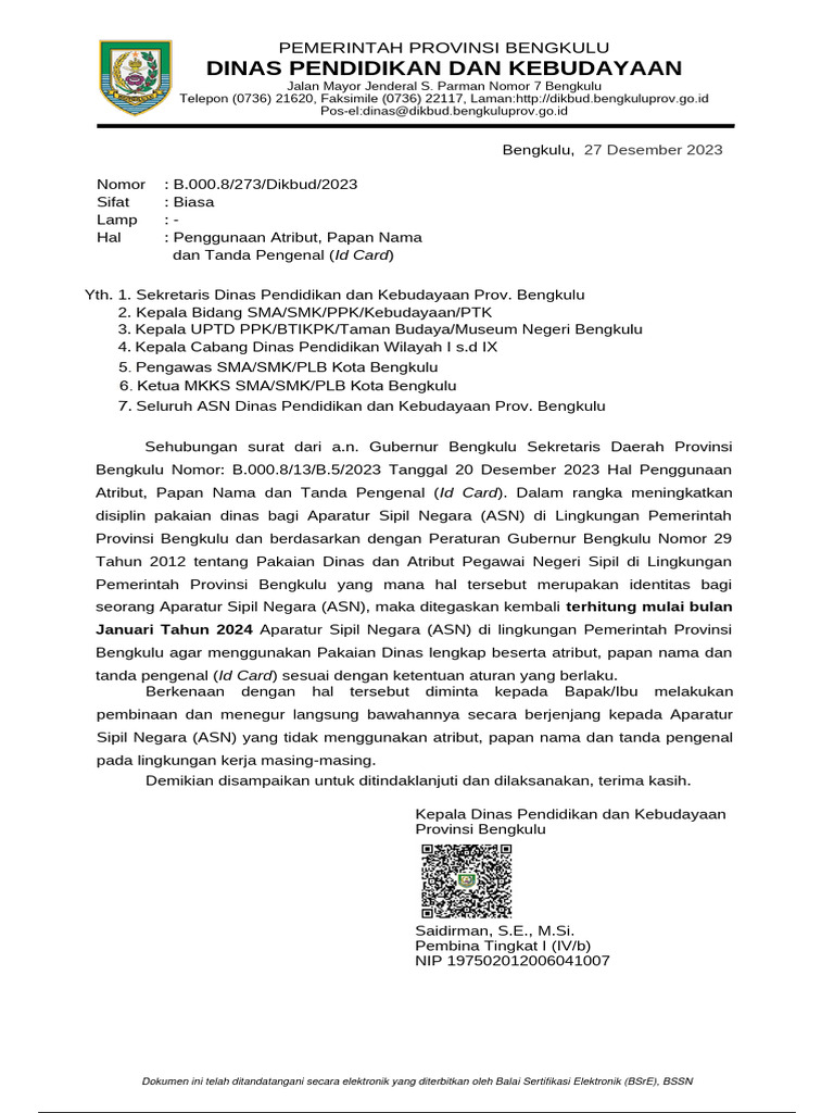 Pemakaian Atribut, Papan Nama Dan Tanda Pengenal | PDF