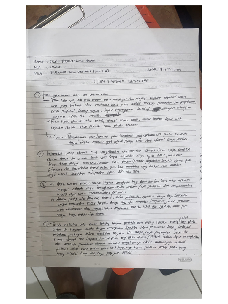 Ricky Febriyansyah Akbar - E0021388 - UTS Pengantar Ilmu Ekonomi Bisnis (A) | PDF