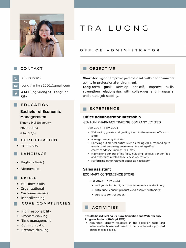 Black and White Minimalist Graphic Designer CV Resume | PDF