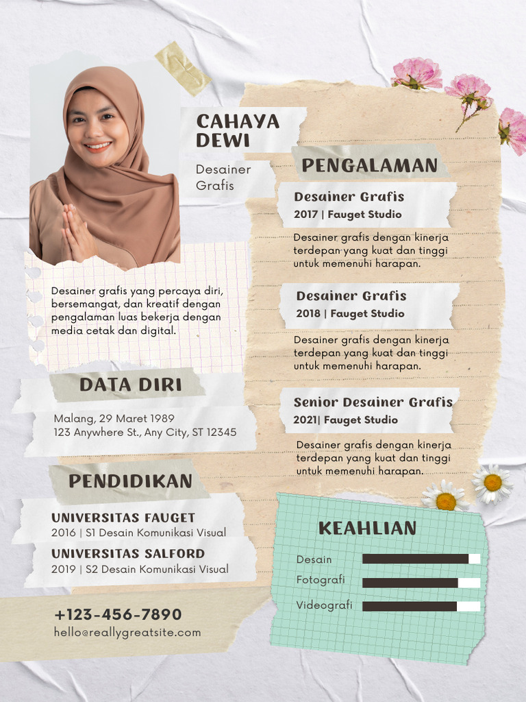 CV Resume Desainer Grafis Scrapbook Putih Dan Krem | PDF