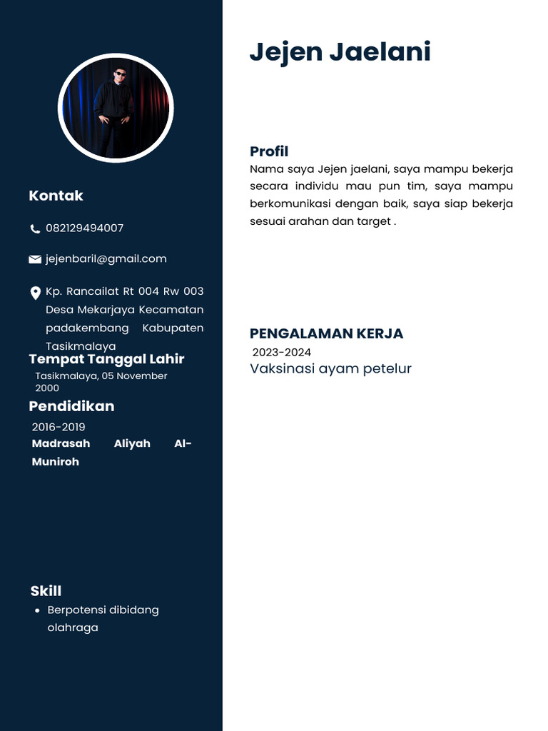 Biru Tua dan Putih Profesional Desainer Gratis CV Resume Template-2 | PDF