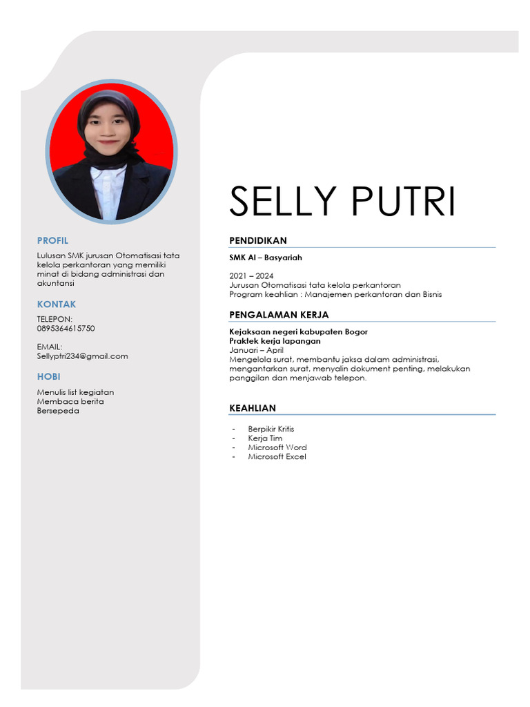 Profil Selly Putri: Administrasi & Akuntansi | PDF