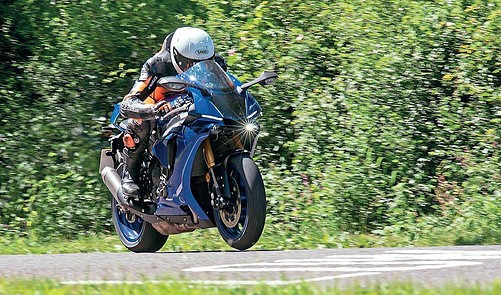 Yamaha Yzf-r1 - Fast Bikes | Everand
