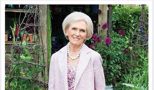 BAK SAAM MET Mary Berry - SARIE KOS | Everand