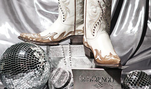 THE CUTTING EDGE: Old Gringo AT 20 YEARS - Cowboys & Indians | Everand