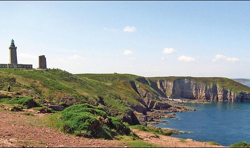 Il Saute Du Haut Du Cap Fréhel Avec Son Kitesurf – Moteur Boat Magazine ...
