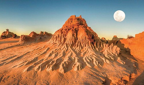 15 Unmissable Outback Oddities - Caravan World | Everand