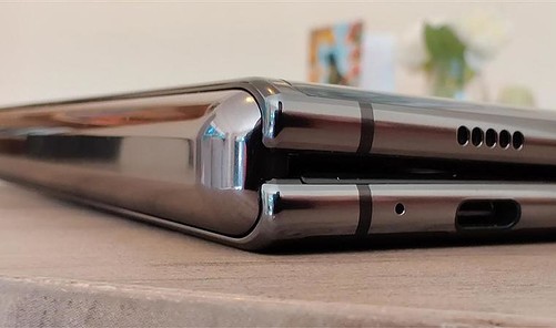 Apple Is Experimenting With A Unique E Ink Display For Its First ...