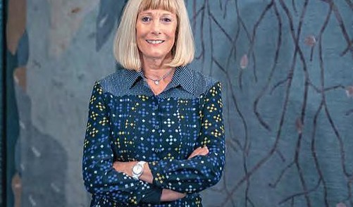 DEIRDRE DYSON Paris Lui Déroule Le Tapis Rouge – Paris Capitale | Everand