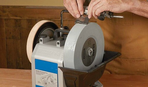 Razor-Sharp Edges with a Water Sharpening System - Popular Woodworking ...